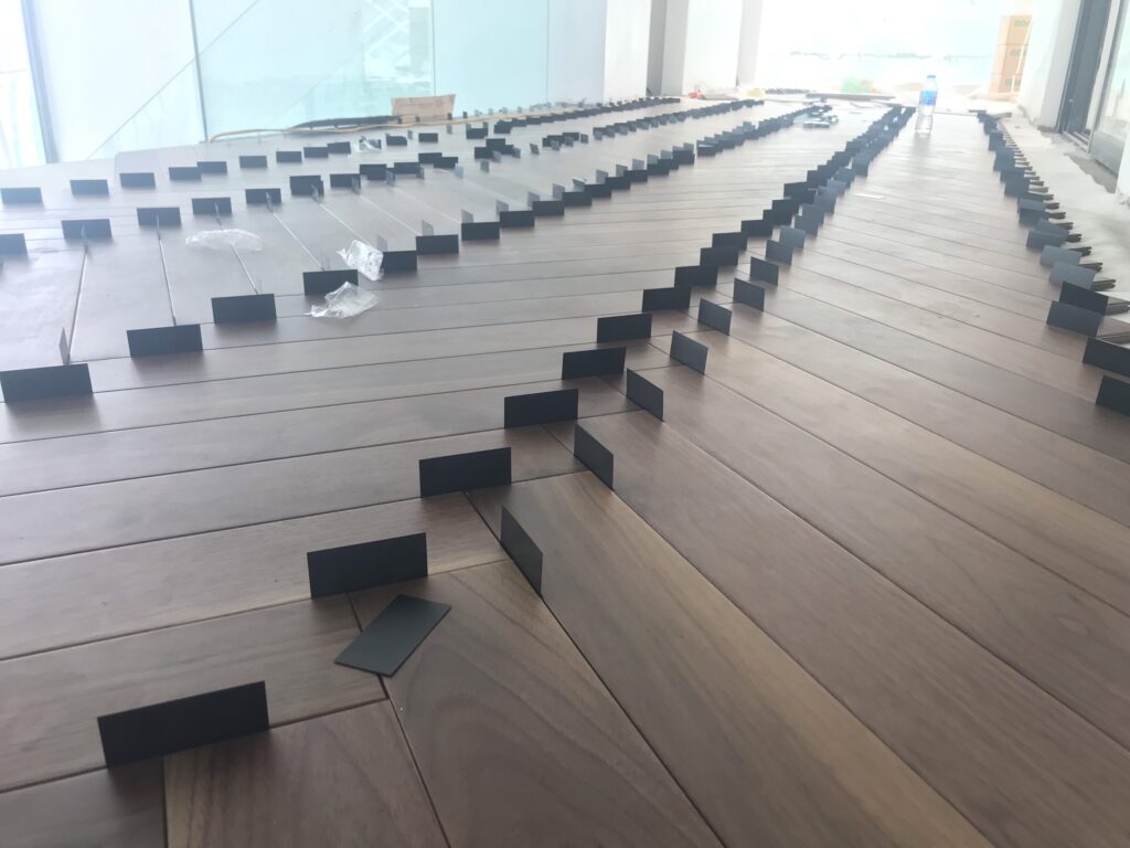 Sàn gỗ xương cá – gỗ tự nhiên nguyên khối óc chó (MKHV-WAL-C) - Sàn Gỗ ...